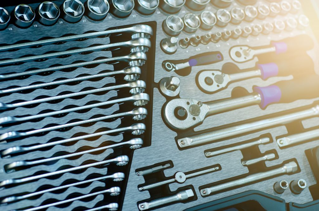 Cinq ensembles d’outils essentiels pour les mécaniciens en herbe - NAPA ...