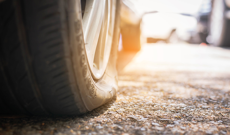 Comment réparer une crevaison - NAPA Pièces d'auto - Blogue NAPA Canada